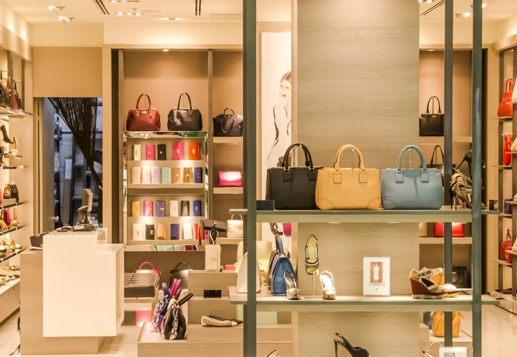 EE Opens First 2026 Experience Store at Lakeside Shopping Centre ...